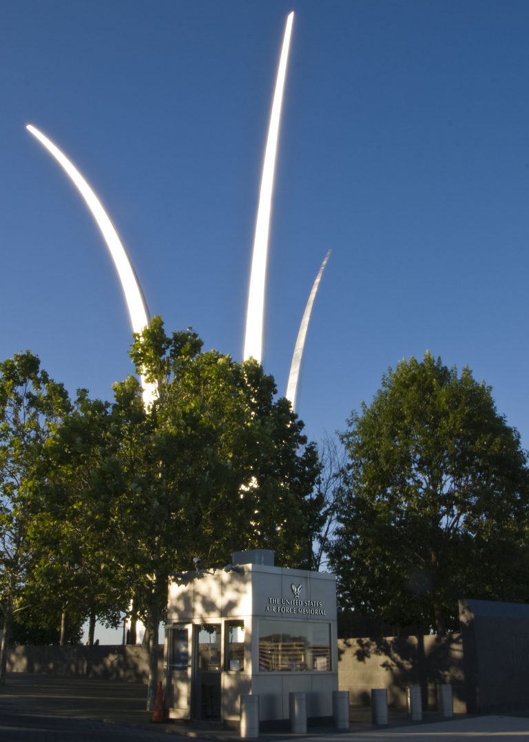 8 Famous Stainless Steel Monuments and Sculptures - Uginox